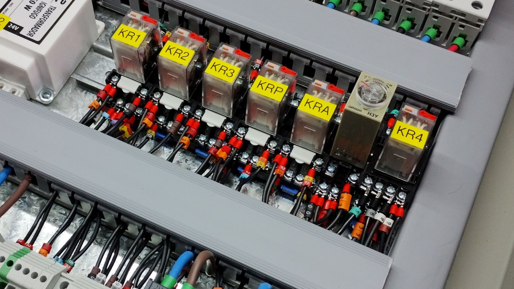 Principios de la Lógica Cableada: la base de toda automatización eléctrica